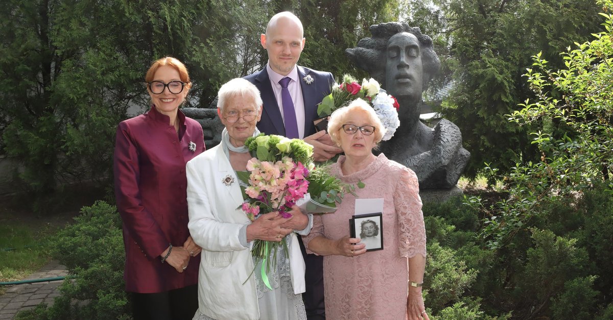 Foto: Pēc divu mēnešu gaidīšanas pasniegtas Teātra dienas balvas