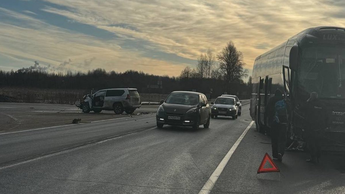 ФОТО. Lux Express снова попал в аварию. Очевидец: "Если бы не водитель ...