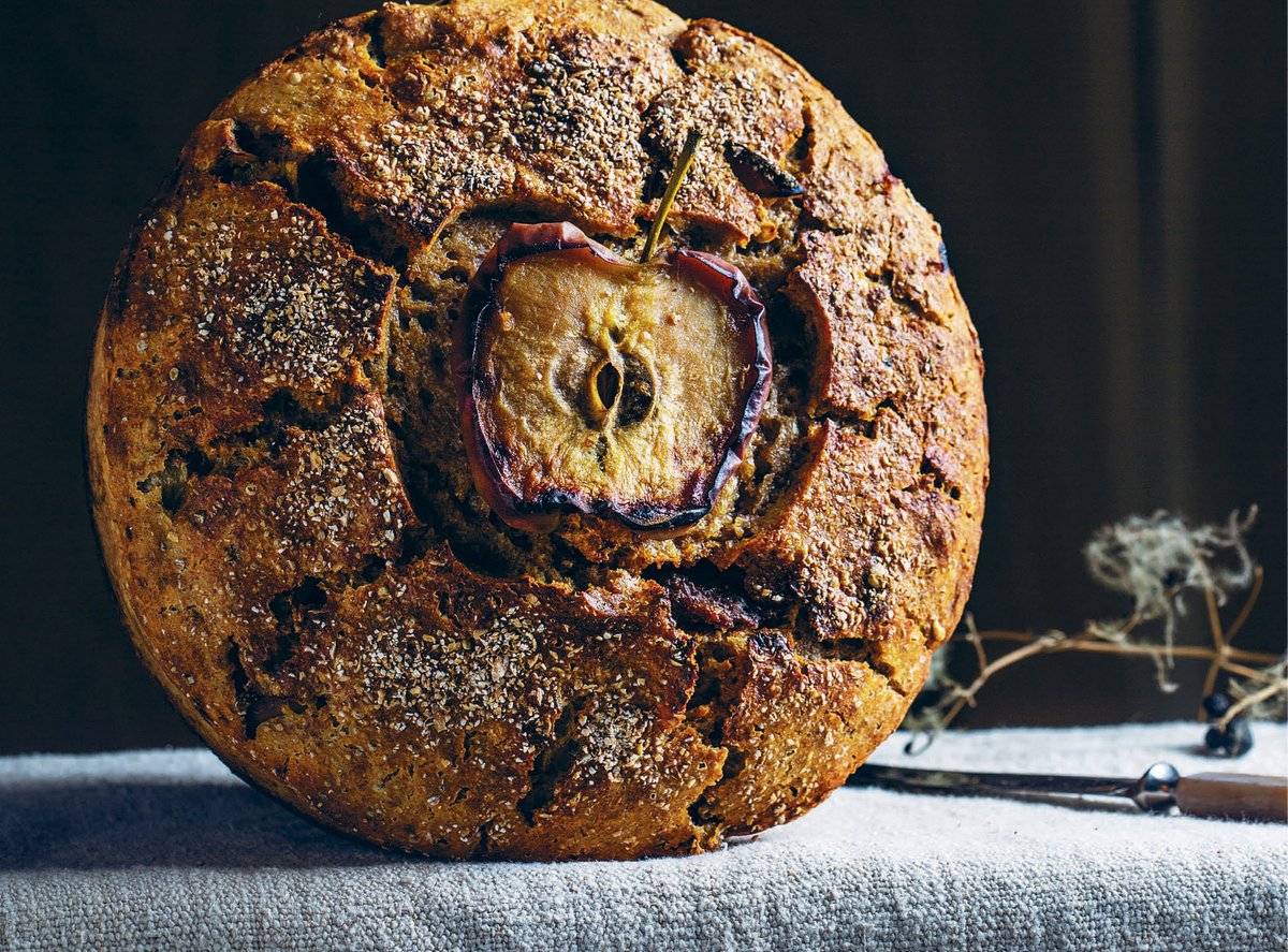 Pilngraudu miltu maize ar āboliem un sidru