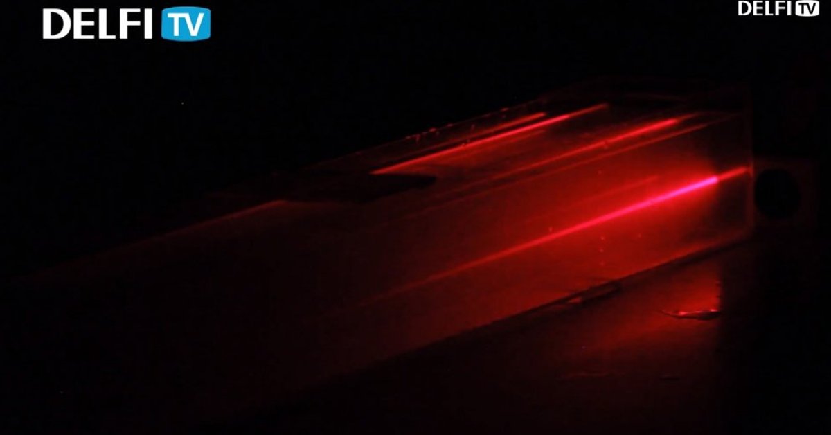 Eksperiments: kāpēc debesis ir zilas, ja gaiss ir caurspīdīgs