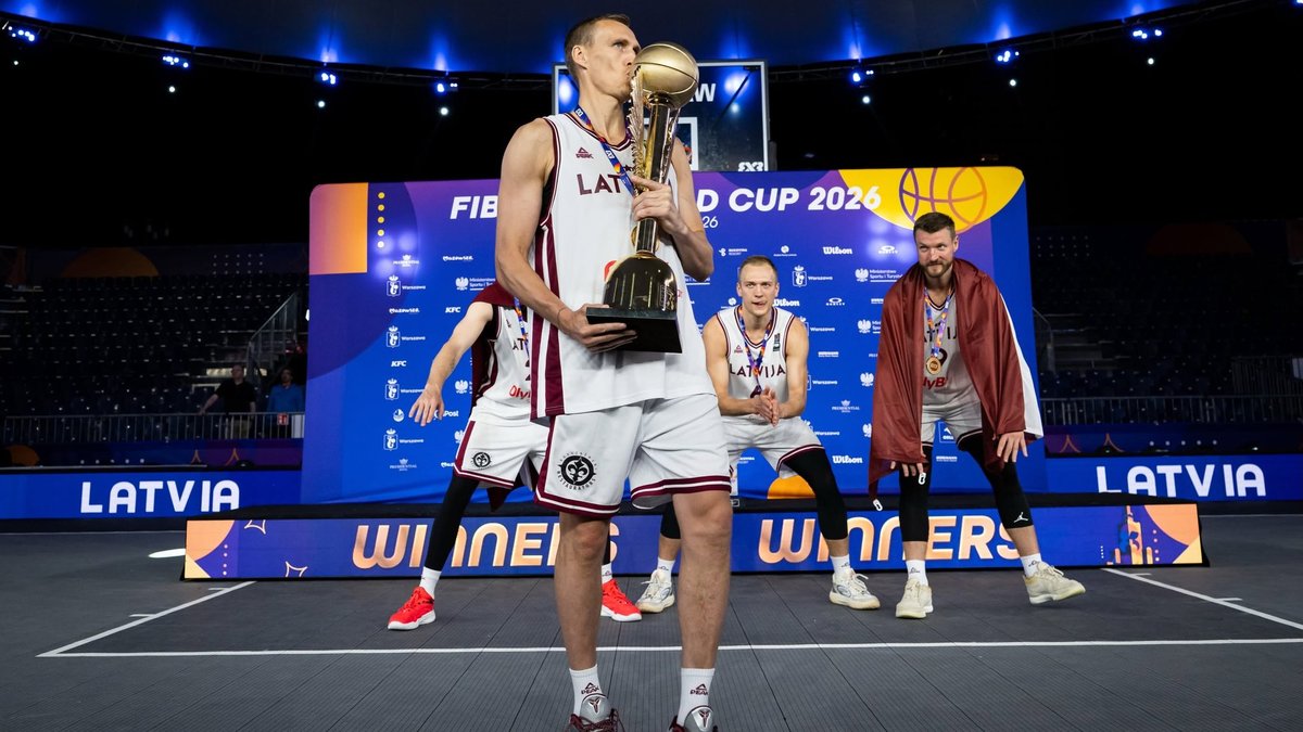 Foto: Latvijas 3x3 basketbolisti emocionālā finālā vēsturiski kļūst par ...
