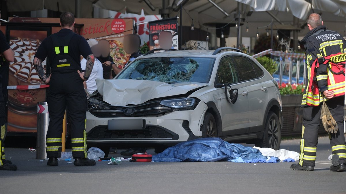 Leipcigas centrā auto ietriecas pūlī; gājuši bojā divi cilvēki (plkst ...