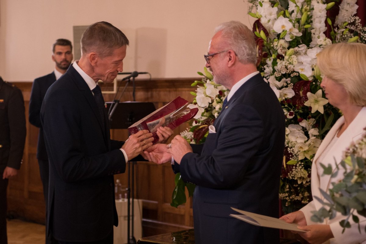 Foto: Pirmo Valstiskuma balvu saņem Juris Rubenis