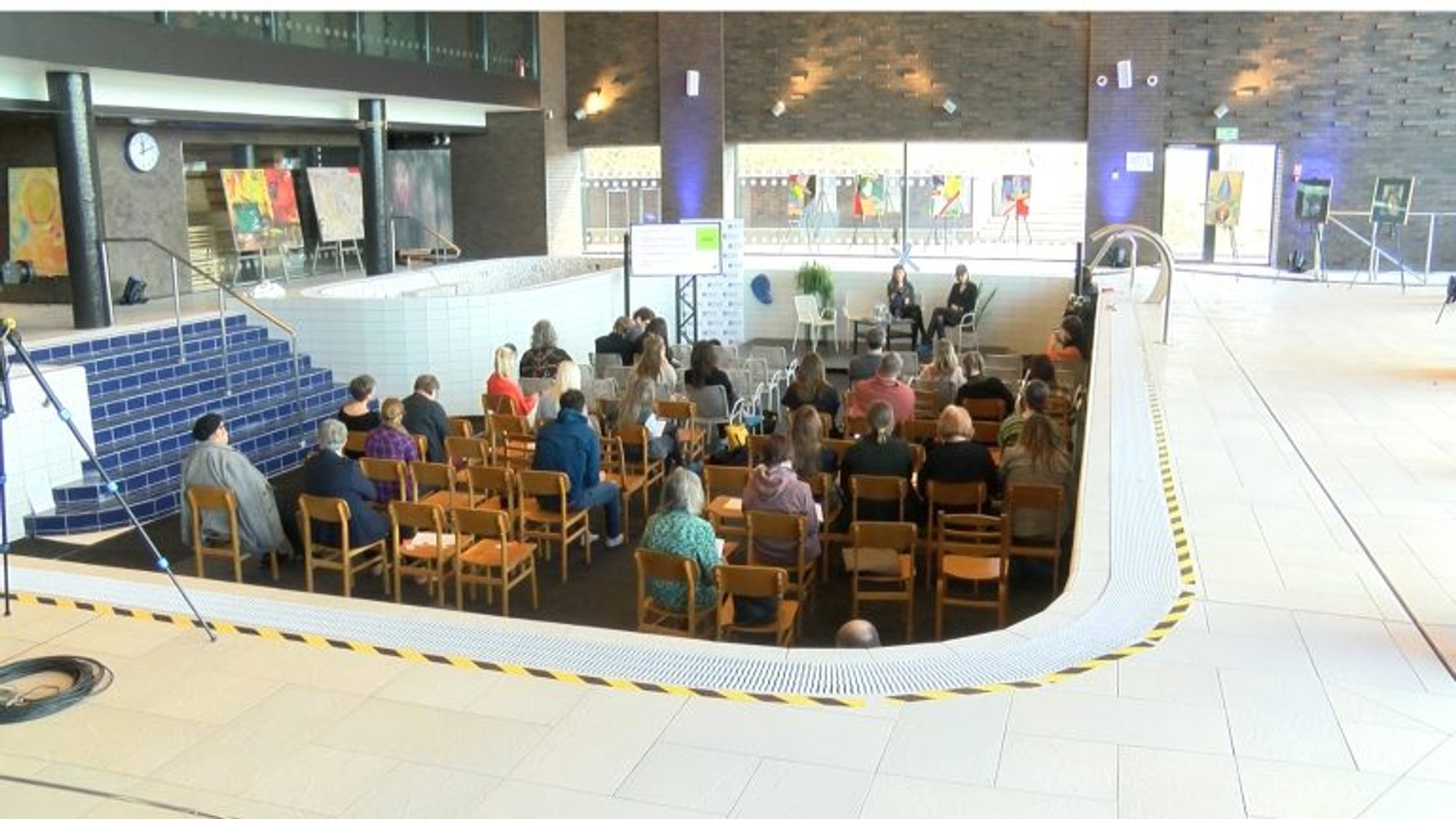 Bēdīgi slavenā Rēzeknes SPA baseini beidzot pilni – ar mākslu