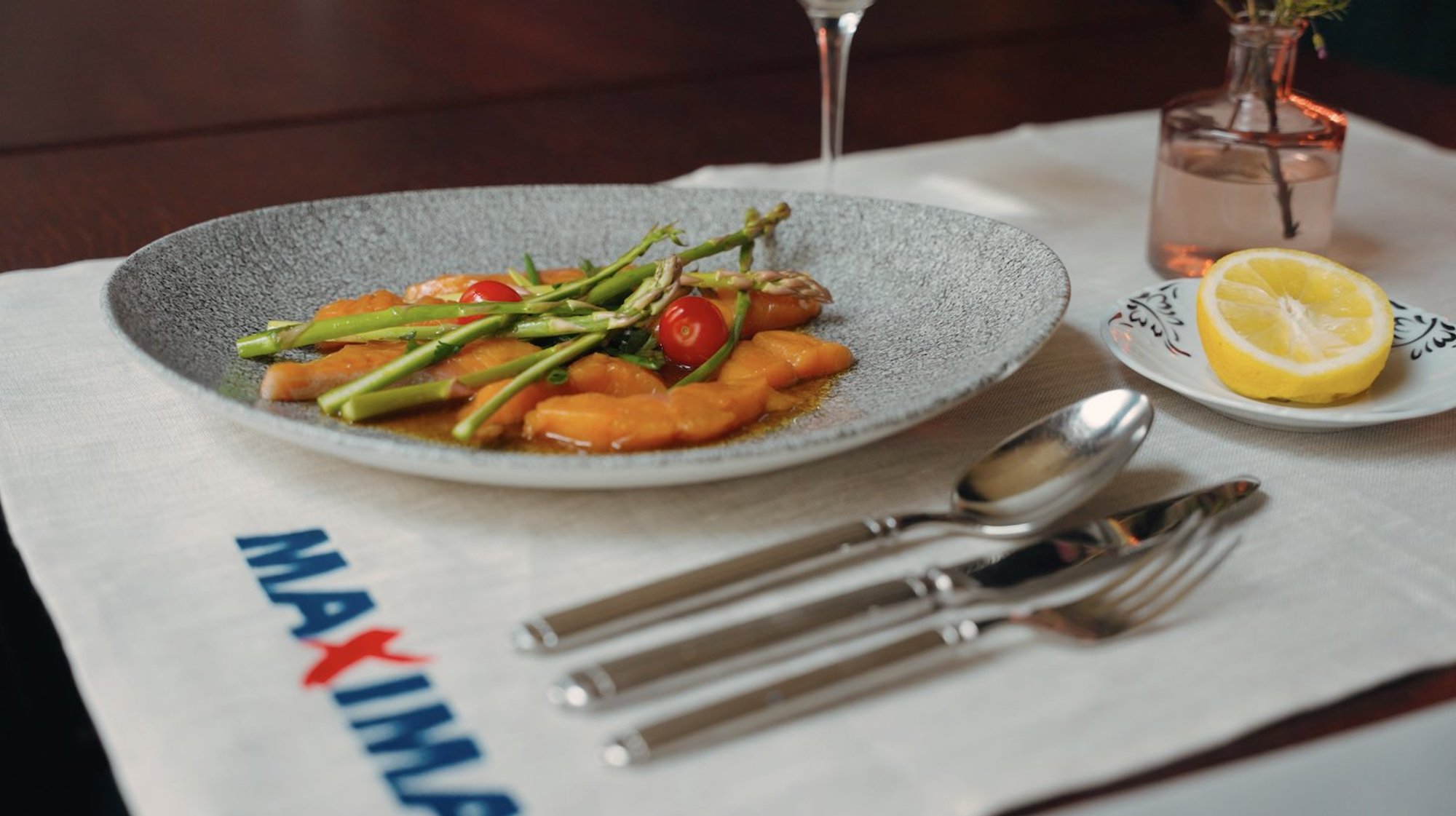 Viegli marinēta forele ar sparģeļiem Raimonda Zommera gaumē