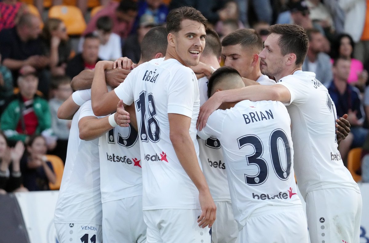 'Riga' futbolisti Latvijas kausa astotdaļfinālā uzvar futbola komūnas ...