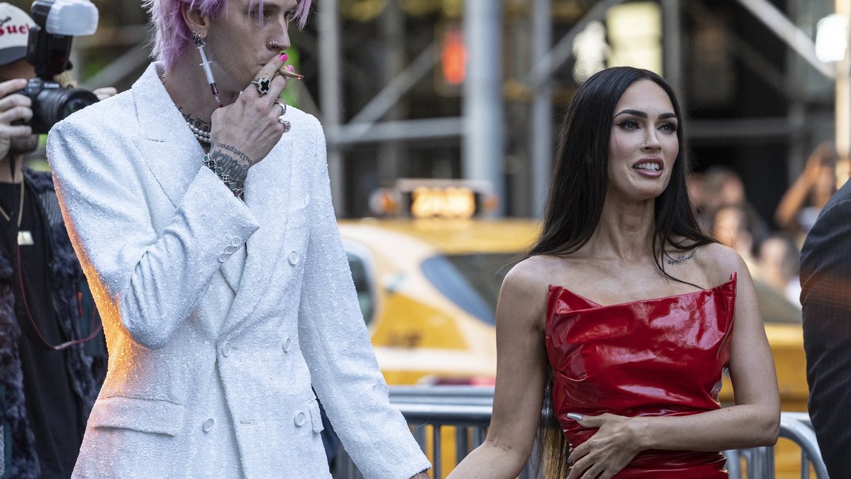 Megana Foksa un Machine Gun Kelly šķiras pēc paziņojuma par grūtniecību