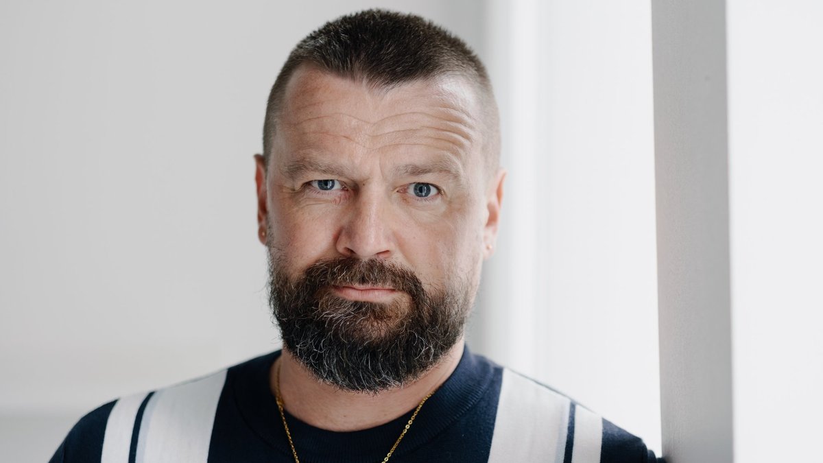 "Pietiks mirt nost neadekvātā vecumā!" Armands Simsons noskuj bārdu un ...