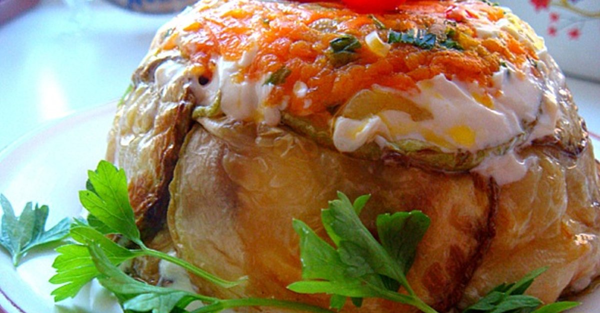 Svētku galda karaliene – sāļā torte: 7 receptes kārdinošām sviestmaižkūkām