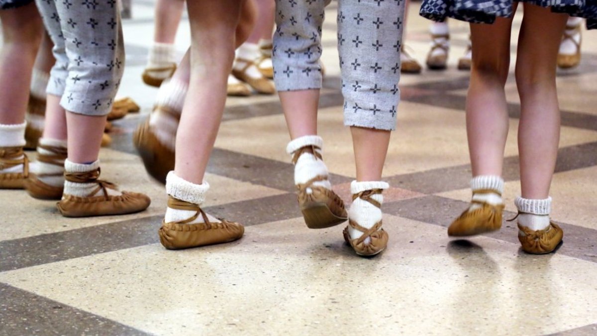 Deju kopa "Jumītis" no Anglijas meklē zēnus dalībai Dziesmu un deju ...