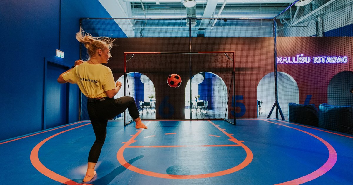 Foto: Ieguldot miljonu eiro, Rīgā atvērts jauns batutu parks