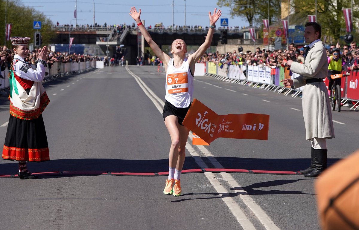 Foto: Caune ar jaunu Latvijas rekordu uzvar 5 km skrējienā; naskie ...