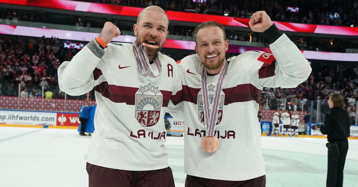 Rihards Bukarts spēlēs vienā komandā ar brāli Robertu