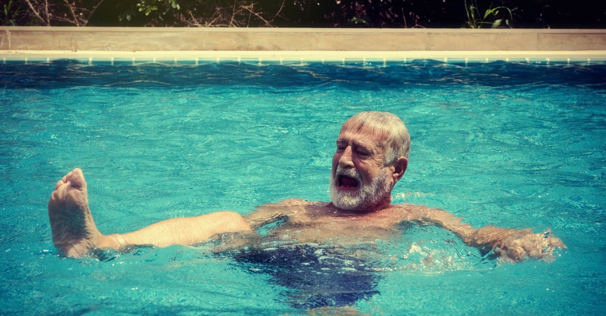 Kājā krampis? Eksperti skaidro, kā izvairīties un kā nenoslīkt