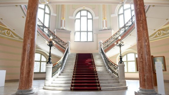 Lielo lietusgāžu dēļ applūdis Latvijas Nacionālais mākslas muzejs ...