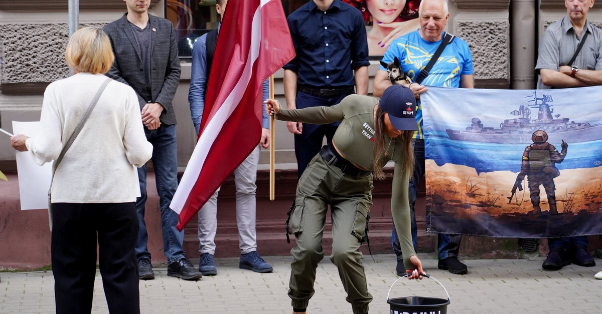 Foto: Rīgā piketē pret Maskavas namu