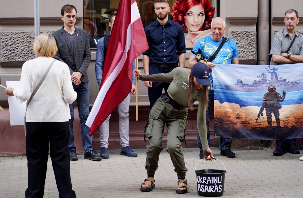 Foto: Rīgā piketē pret Maskavas namu