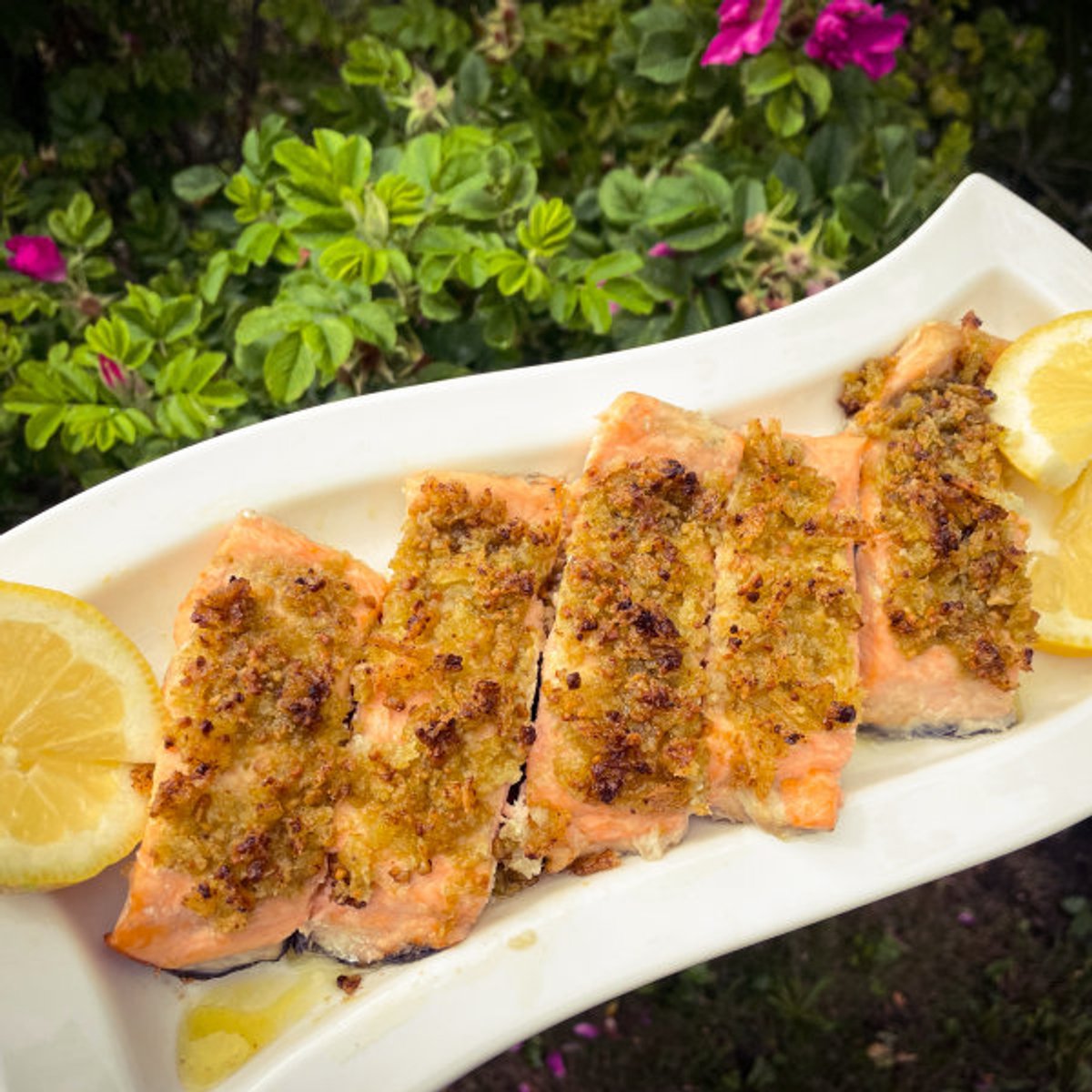 'Air-fryer' cepts lasis ar kraukšķīgu pesto 'cepuri'