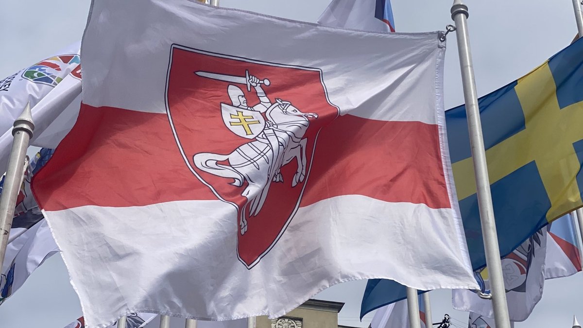 Rīgā PČ hokejā valstu karogu vidū Baltkrievijas karogs nomainīts uz ...